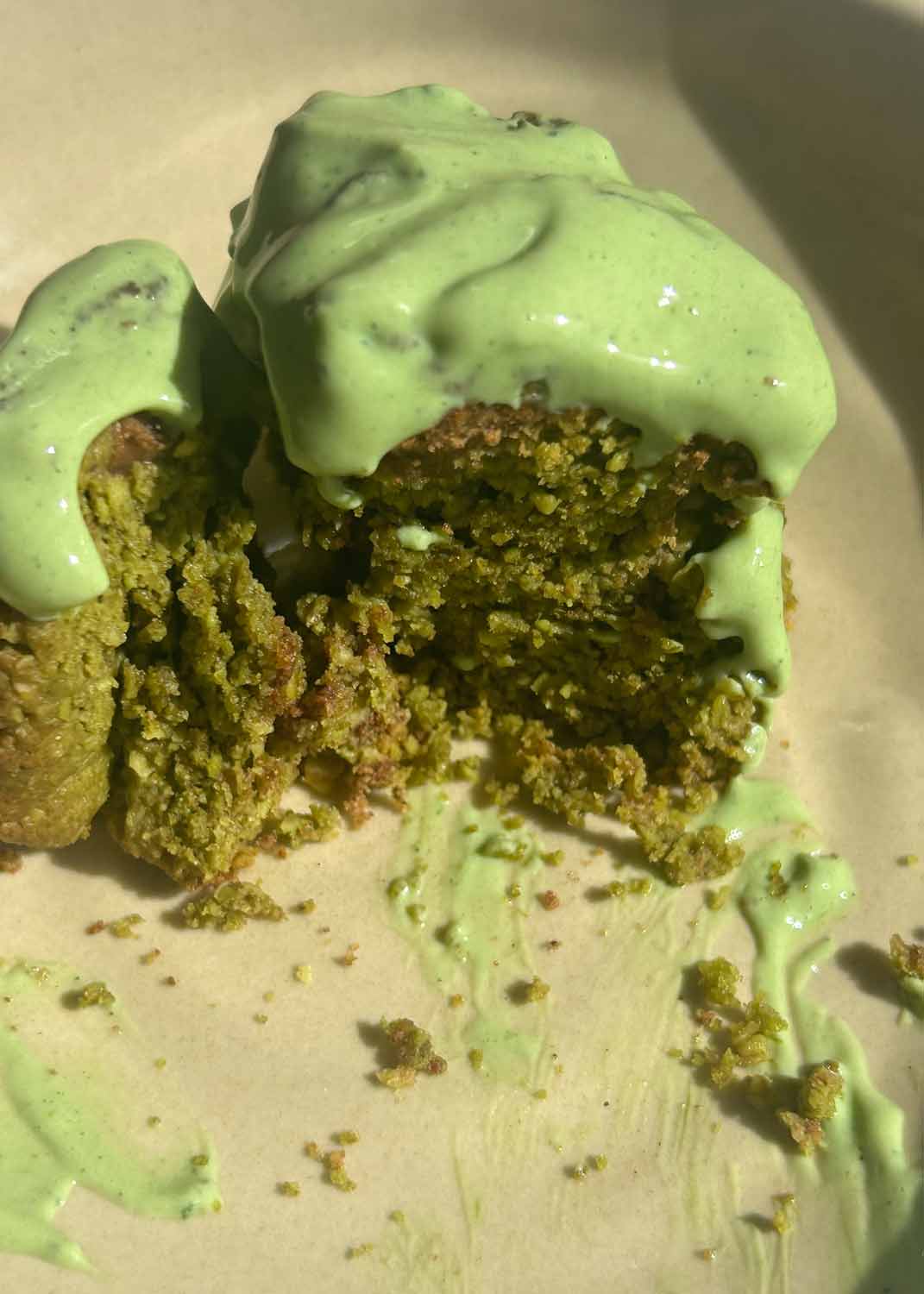 Flocons d'avoine cuits au four, sans gluten, à la cannelle et au matcha ...