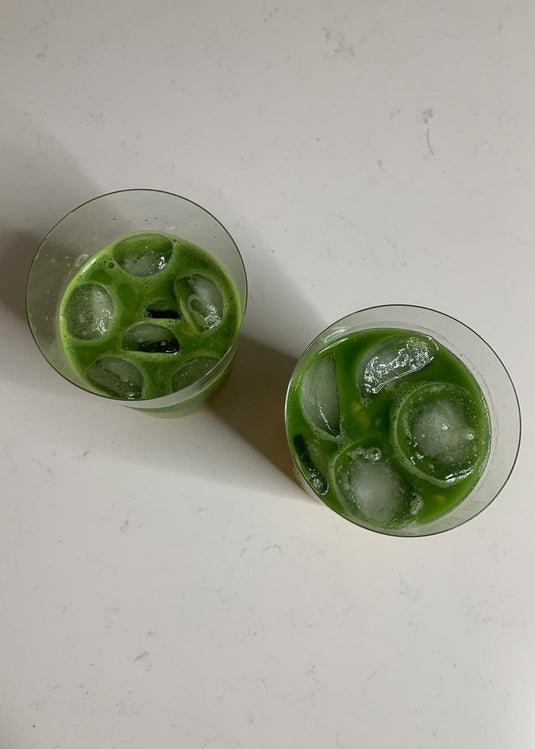 Iced Matcha mit Mango – HEALTH BAR GmbH